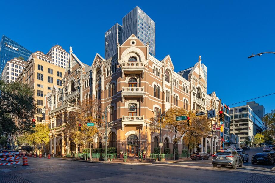 15 Historic American Hotel Bars Every Traveler Should Visit at Least Once